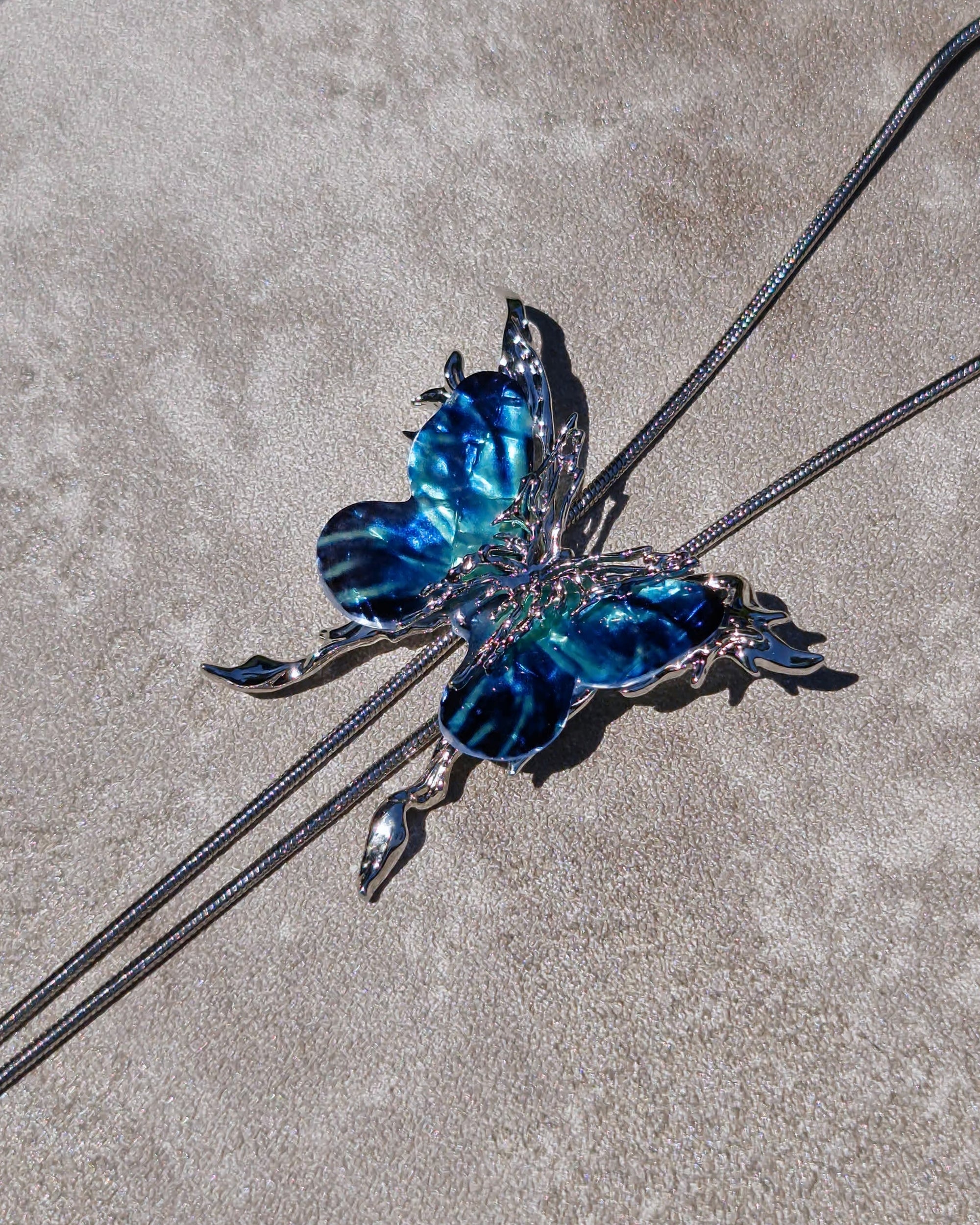 Flutter Cage Necklace – Nikaneko