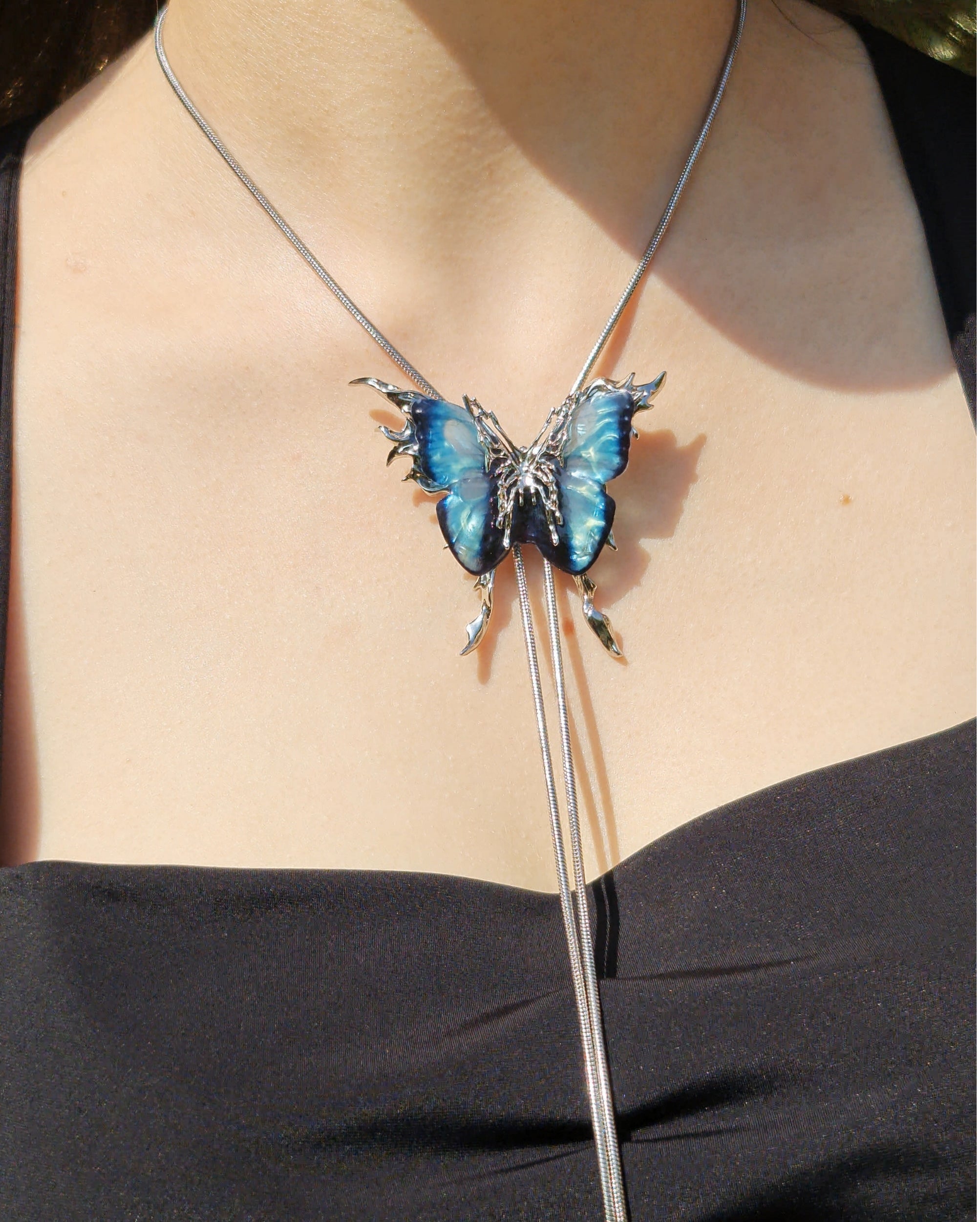 Flutter Cage Necklace – Nikaneko